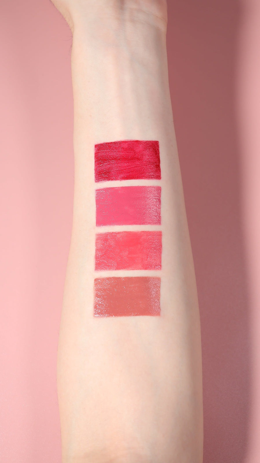 Lip Gloss: Lustrous Lip Luminescence – Robin McGraw Revelation